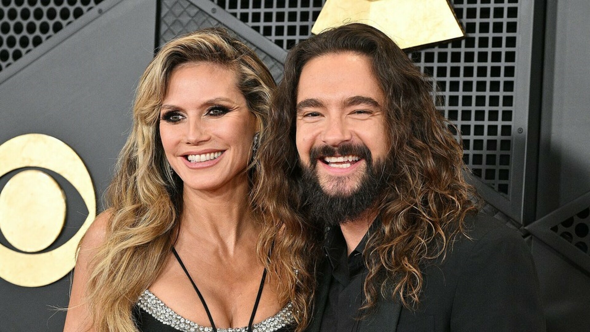 Ovakvu haljinu ne bi se udostojile obući njezine upola mlađe kolegice ...