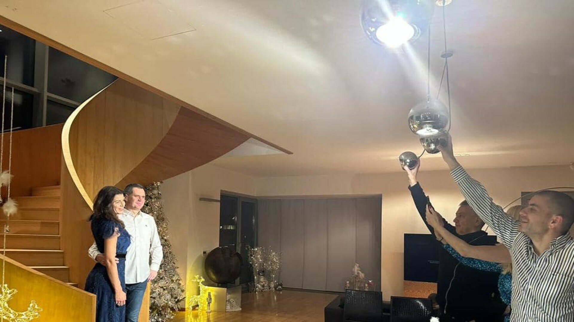 Josipa Pleslić dotjerana i nasmijana stigla u crkvu u Kninu, a pažnju ...