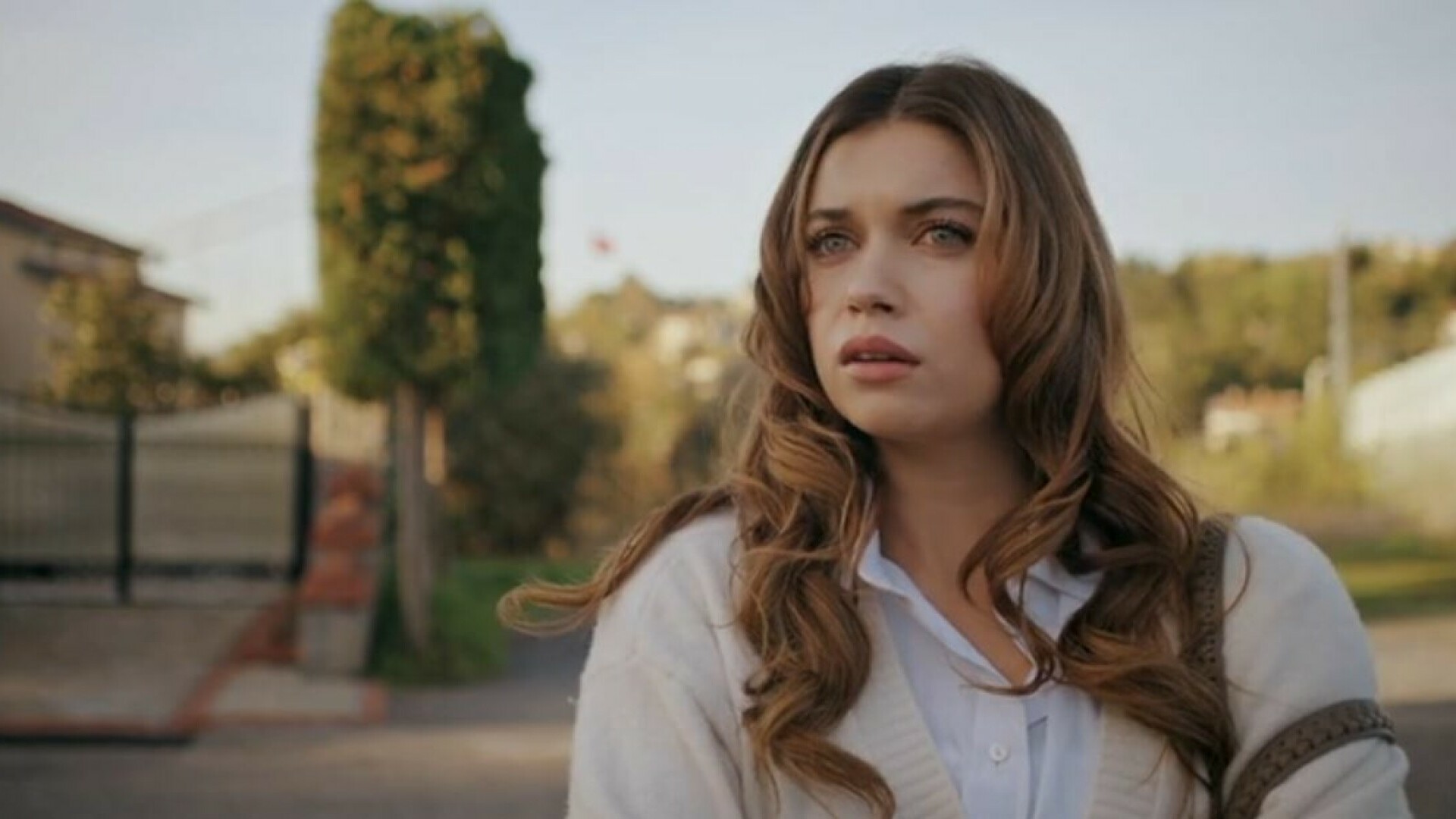 Zlatni kavez: Sejran ulazi u kuću u kojoj se nalazi trudna Pelin...