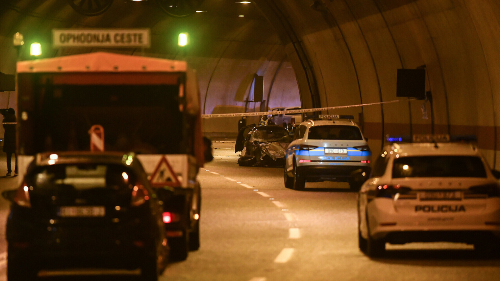 FOTO Strašni prizori s mjesta prometne nesreće u tunelu: Dvije osobe poginule, doznaju se ...