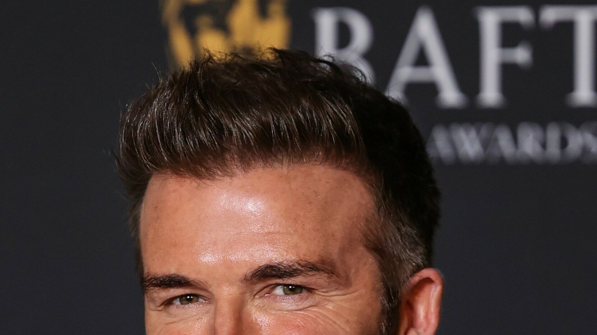 Beckham iznio Victoriju na leđima s proslave njezinog 50. rođendana ...