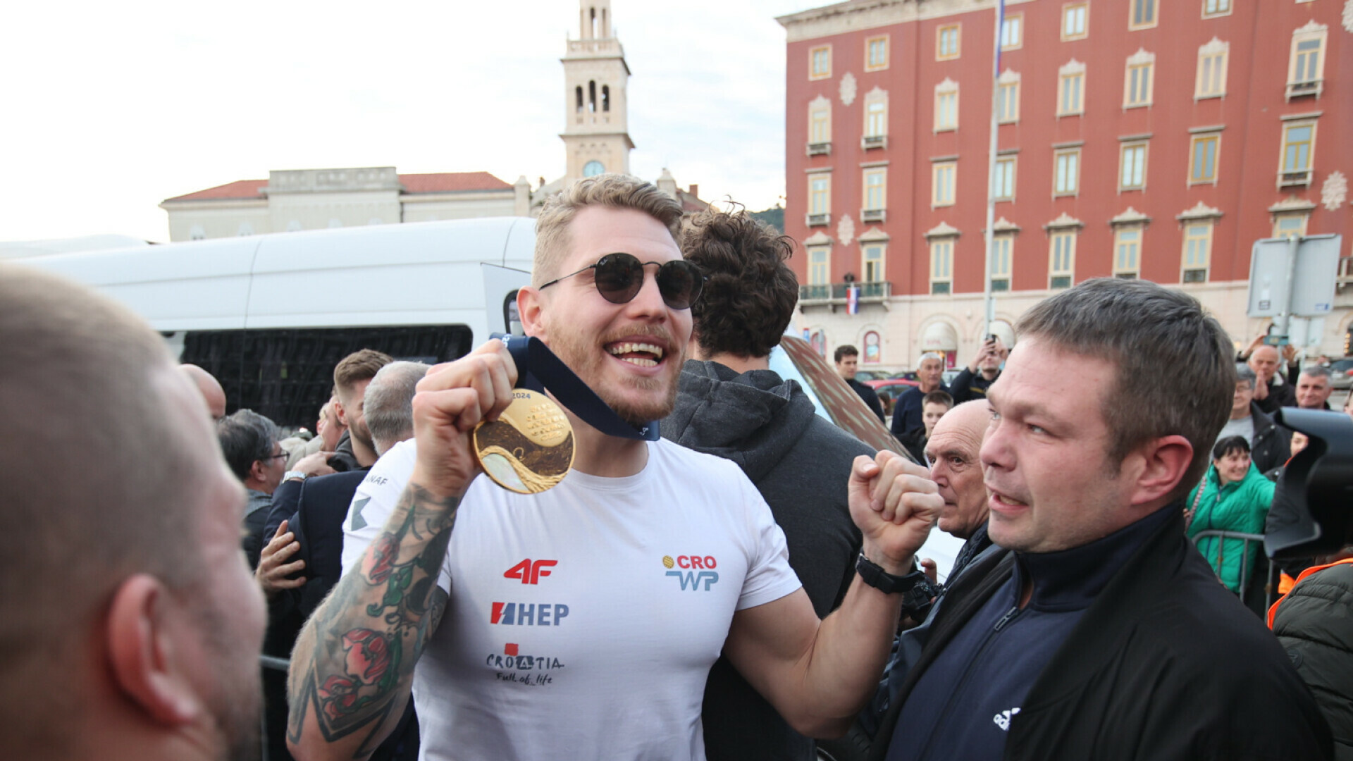 Jedan od naših najzgodnijih vaterpolista pao je u zagrljaj svojoj ...