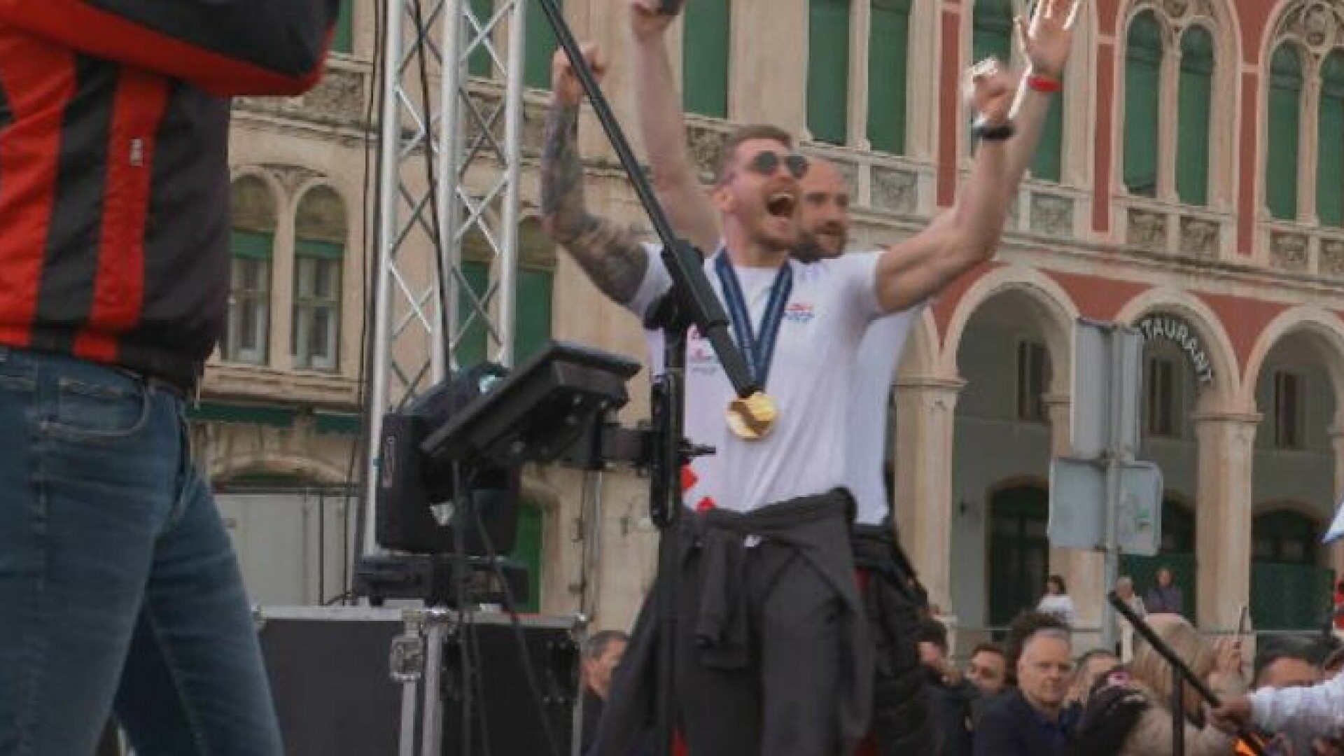 Jedan od naših najzgodnijih sportaša sve je rastopio fotografijama sa ...