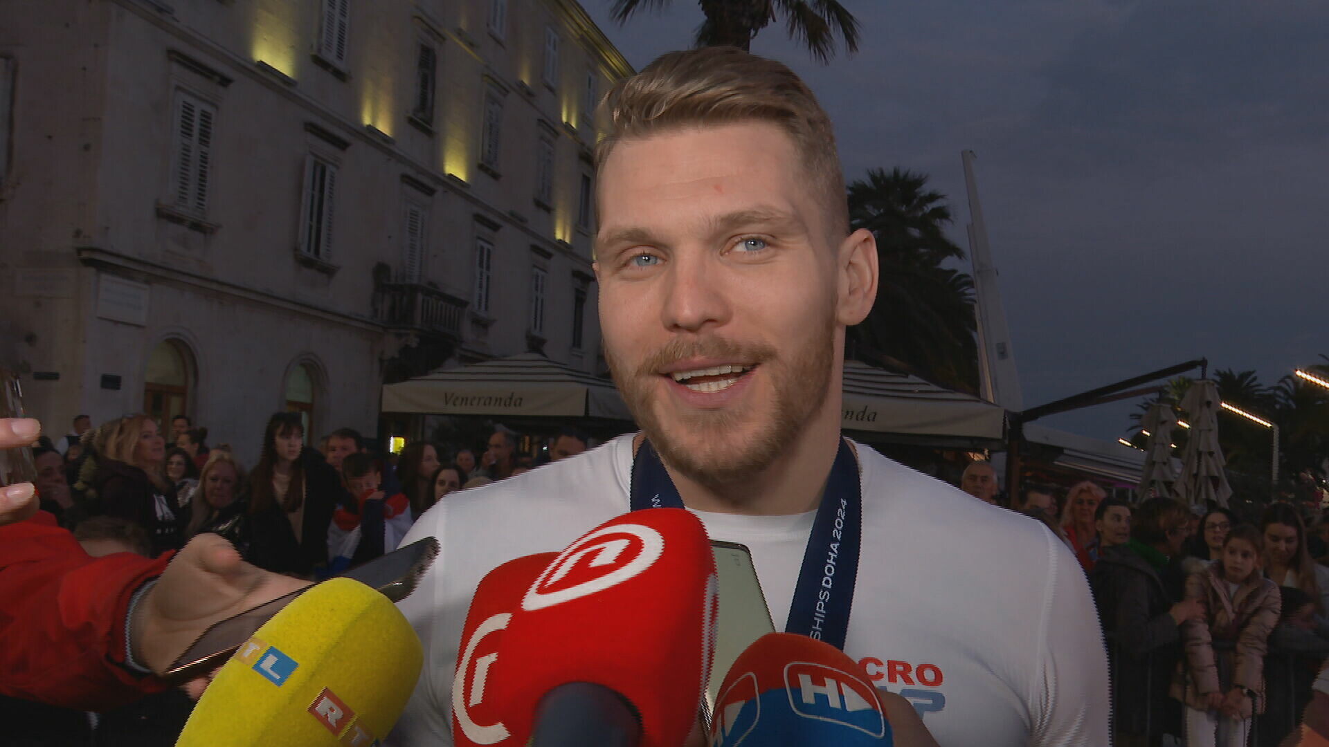 Jedan od naših najzgodnijih sportaša sve je rastopio fotografijama sa ...