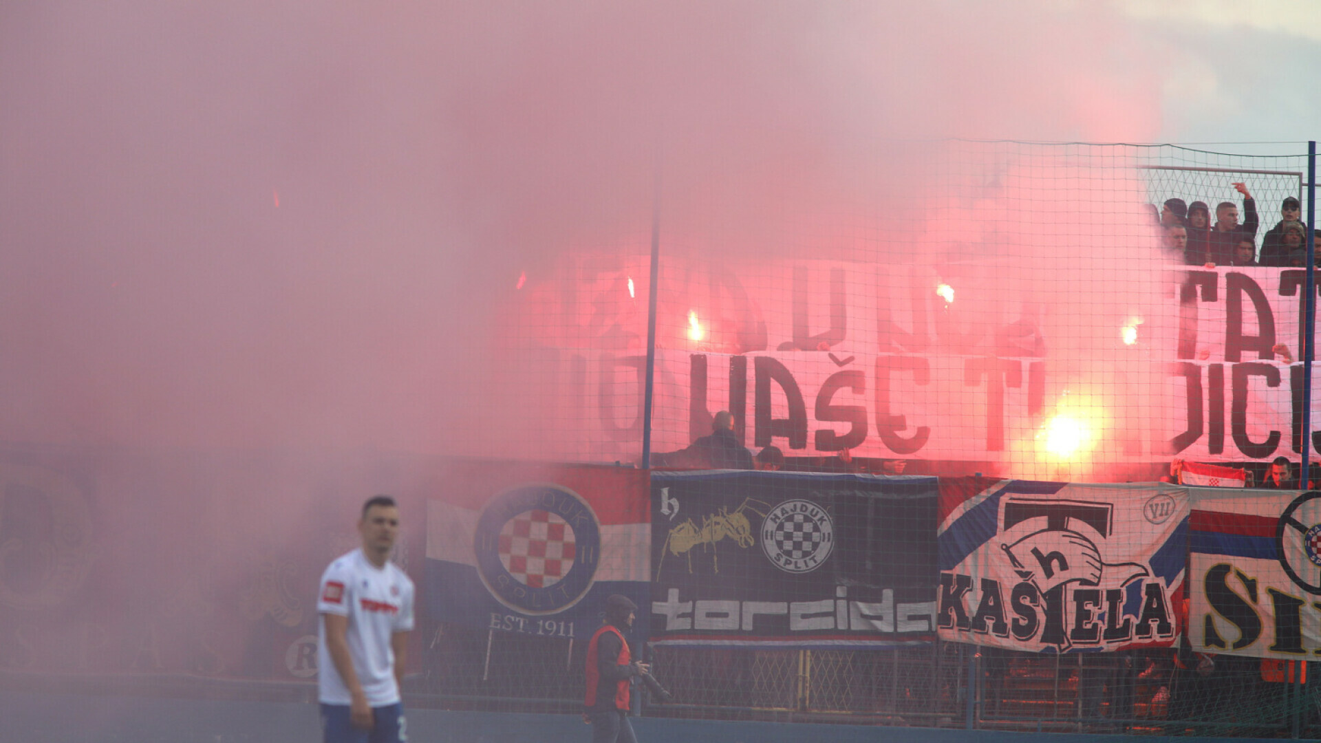 Torcida porukom jasno pokazala što misli o HNS-u i disciplinskom sucu