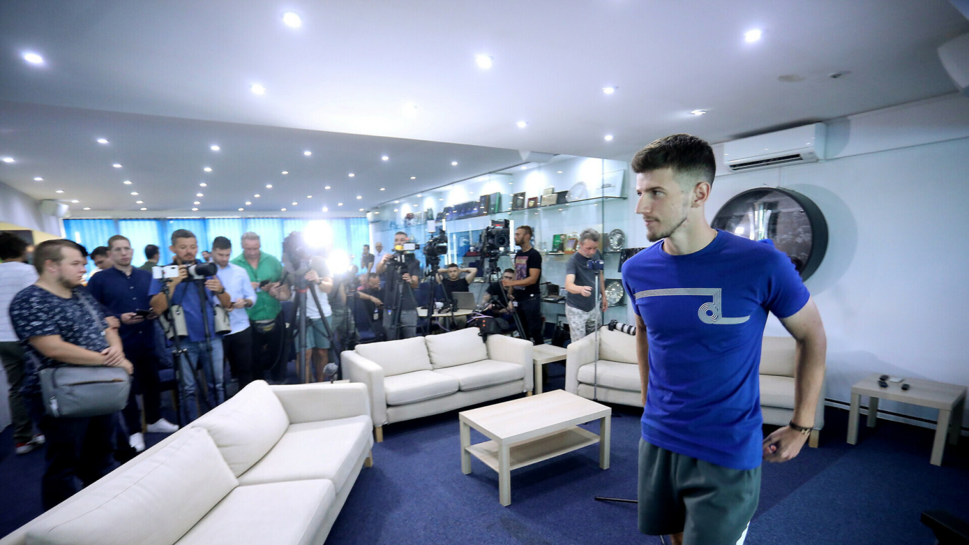 Dinamo finišira povijesni transfer: Evo koliko će zaraditi Modri, a ... Dinamo finišira povijesni transfer: Evo koliko će zaraditi Modri, a ...