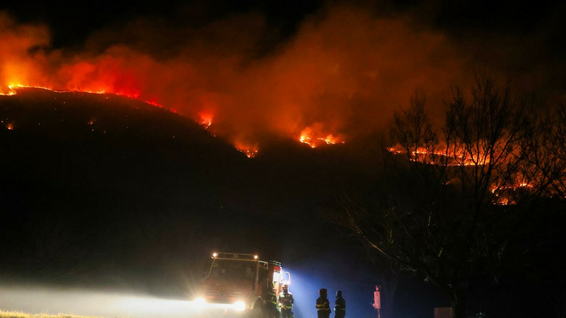 Požar podno Učke pod nadzorom: "Vatrogasce očekuje zahtjevna noć"