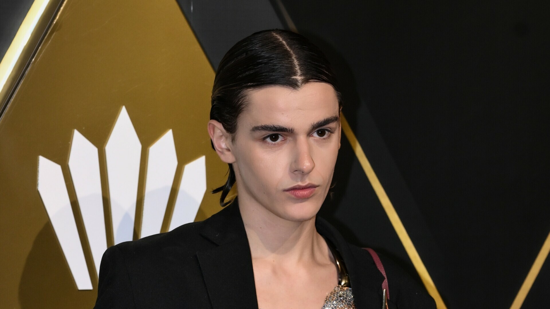 Marko Bošnjak umjesto košulje odjenuo korzet i pokazao da muška moda može biti prava poslastica