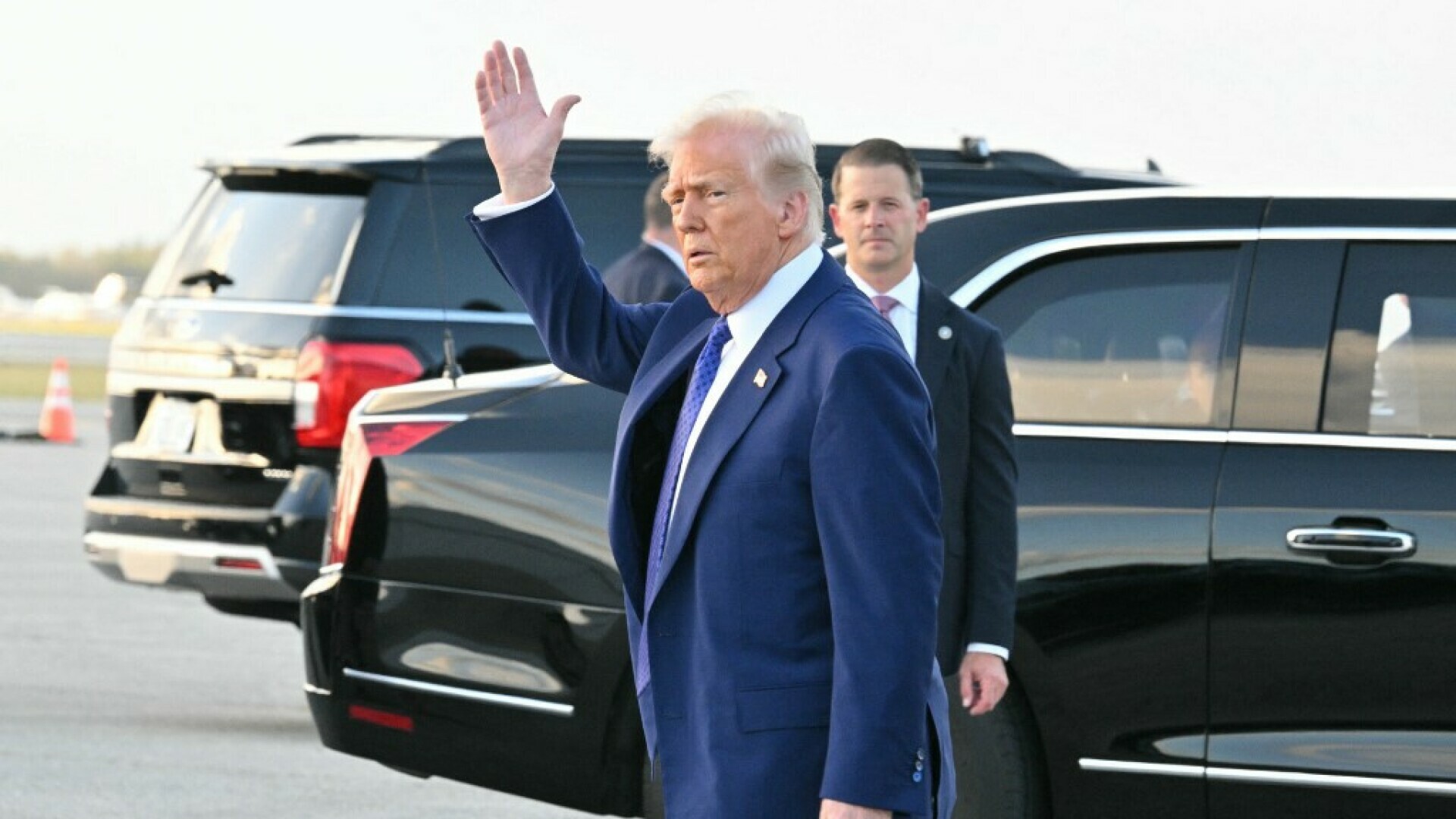 Trump kao Napoleon: "Tko spašava svoju zemlju ne krši nijedan zakon"