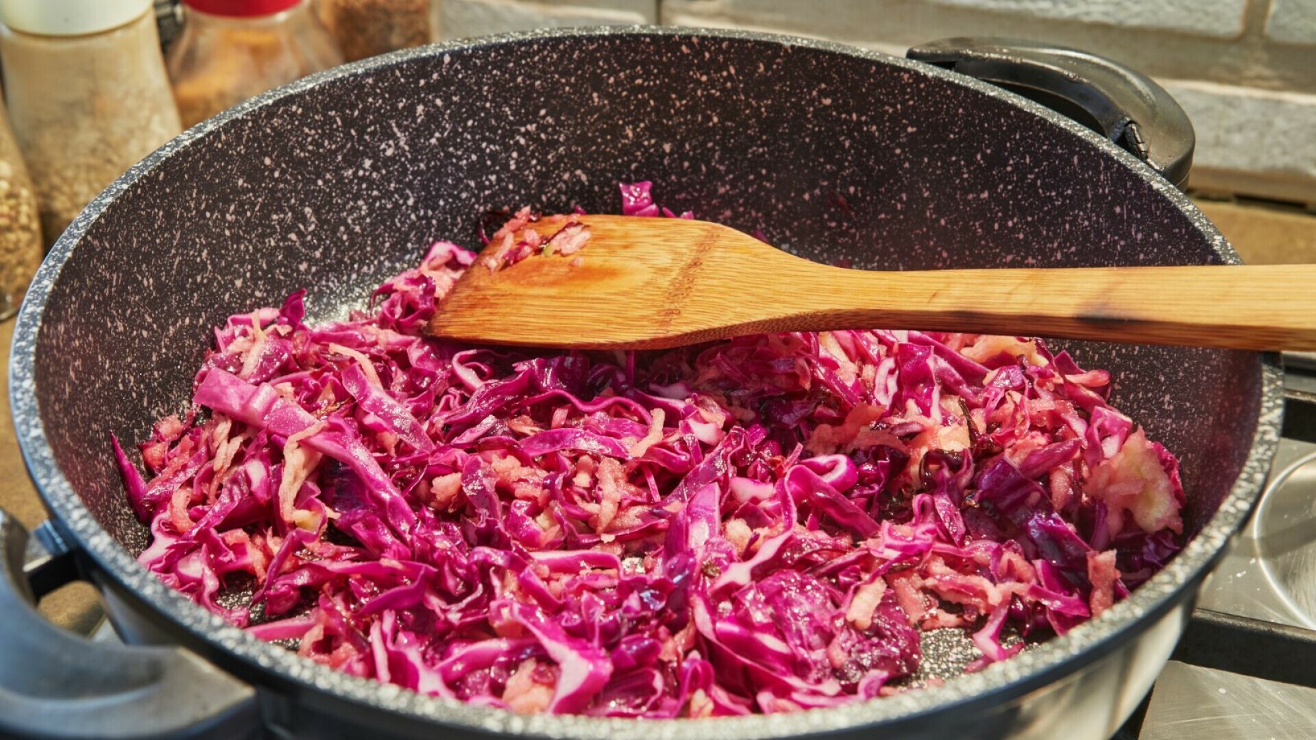 Crveni kupus s krumpirom: Jednostavan prilog koji se odlično slaže s ...