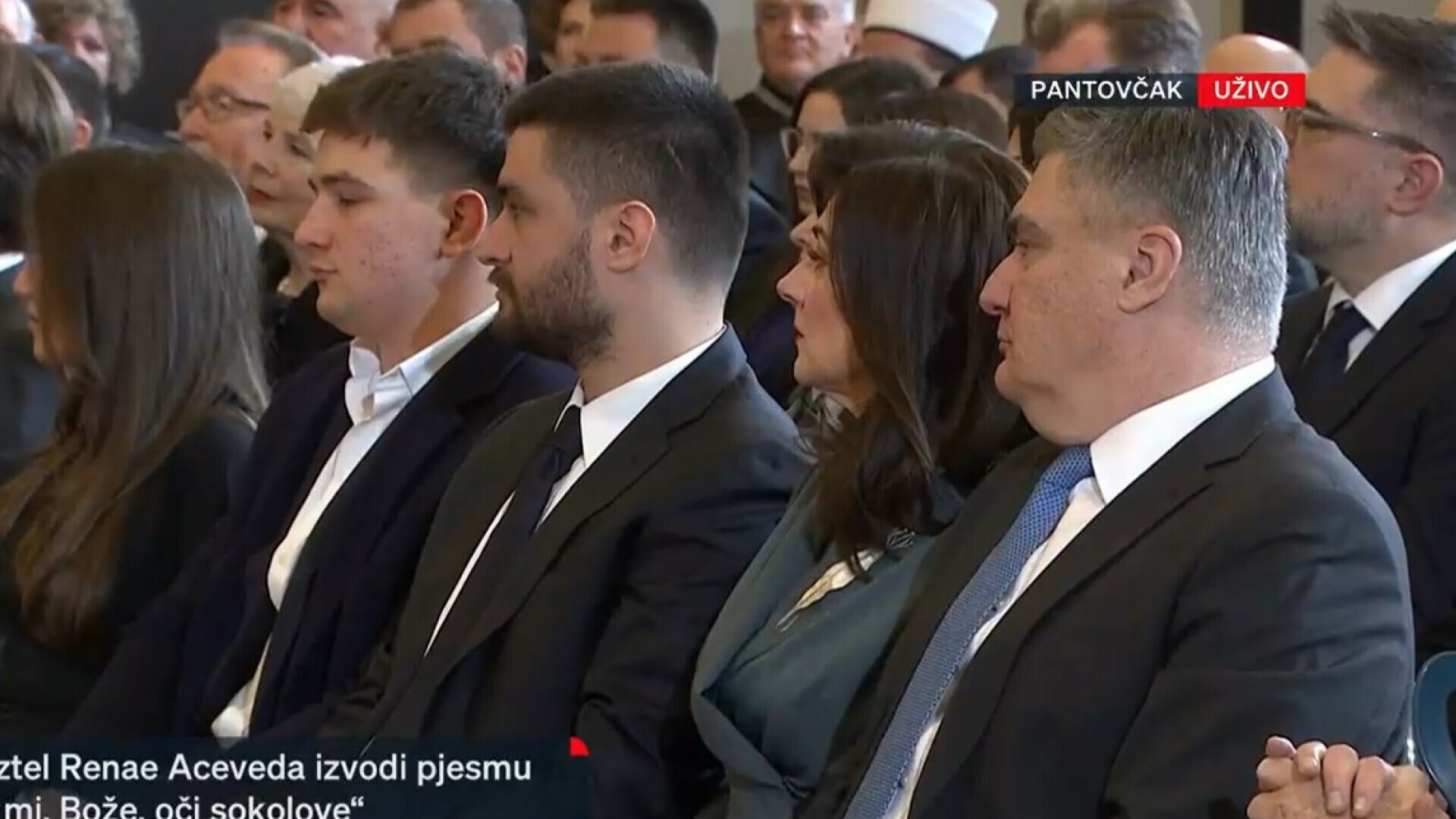 Prisegu Zorana Milanovića iz prvog reda pratili su i njegovi sinovi, jedan je promijenio imidž!