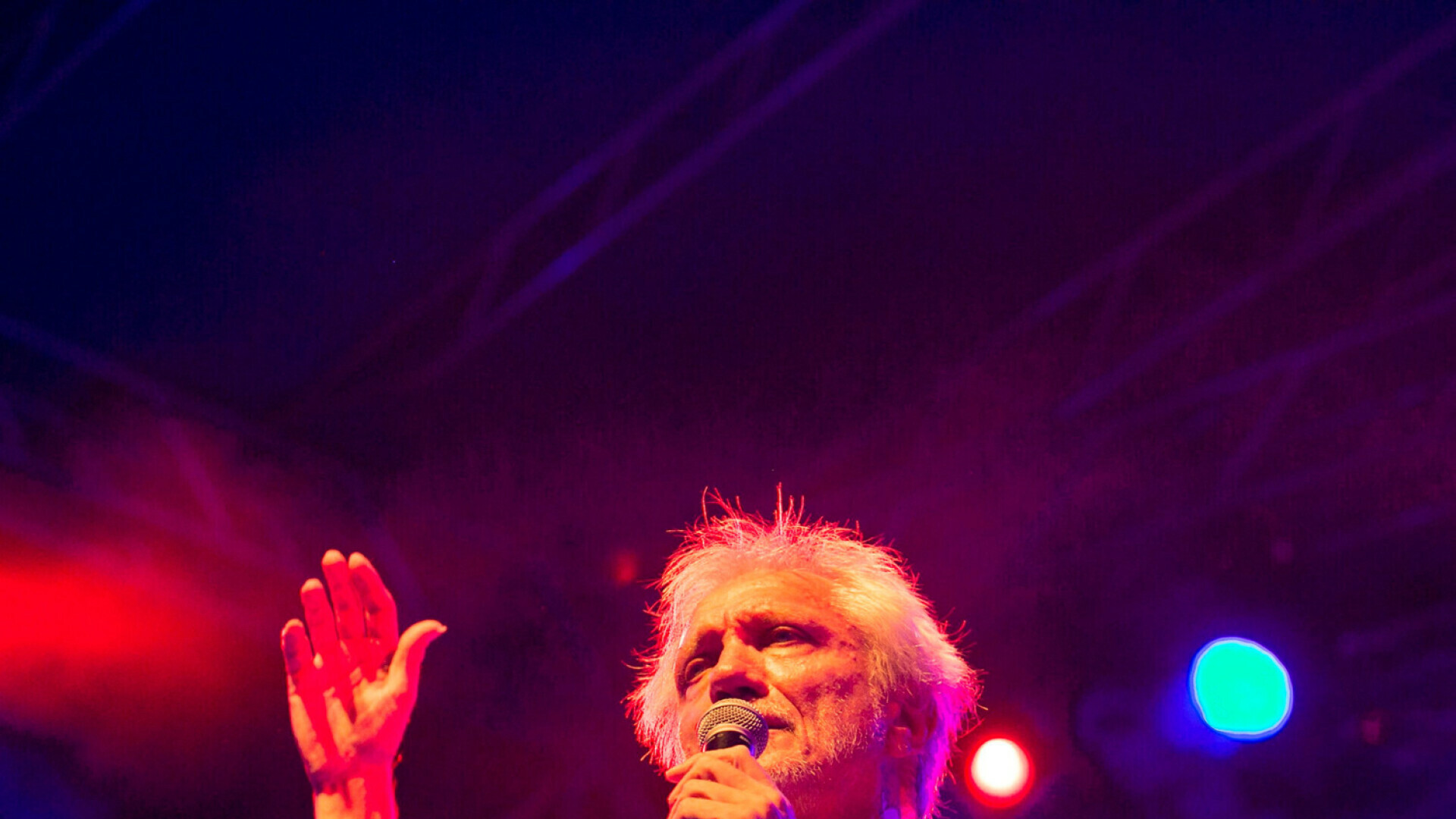 Vraća se nakon dvije i pol godine kako bi predstavio presjek karijere ...