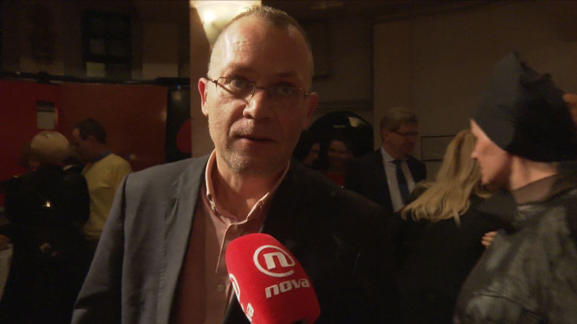 Zlatko Hasanbegović uhvaćen u opuštenoj šetnji s misterioznom suprugom ...