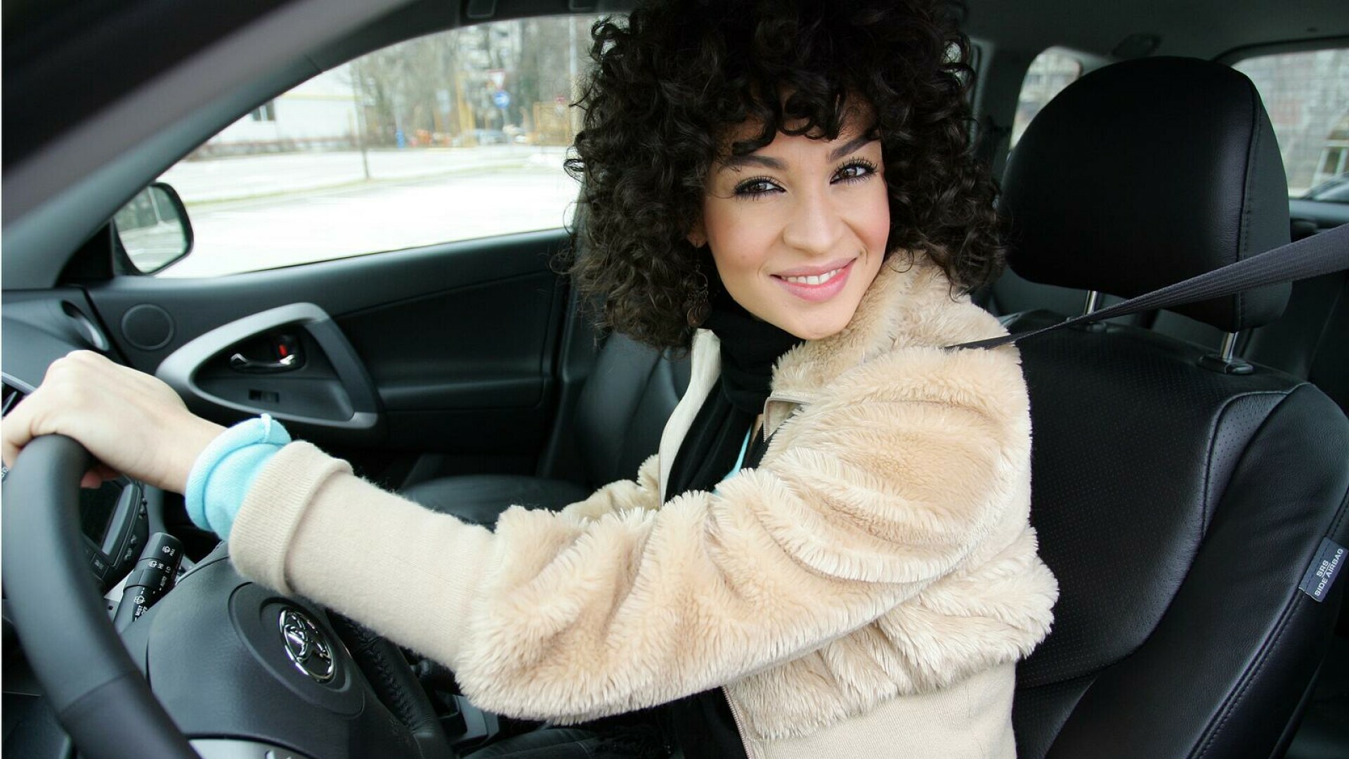 Moniku Kravić snimili s mužem u rijetkom zajedničkom izlasku, svoj brak ...