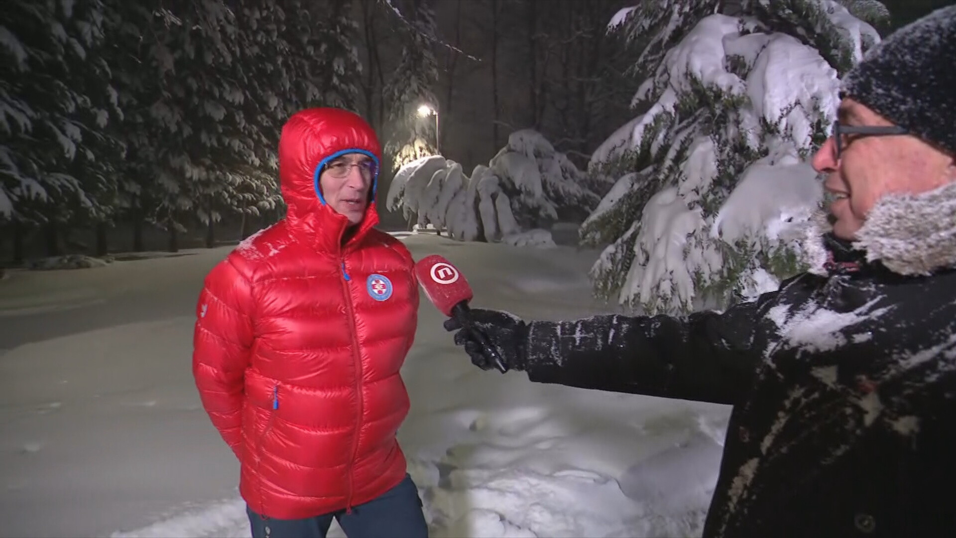 Snijeg, siloviti udari bure, zatvorene autoceste, prekinute morske ...