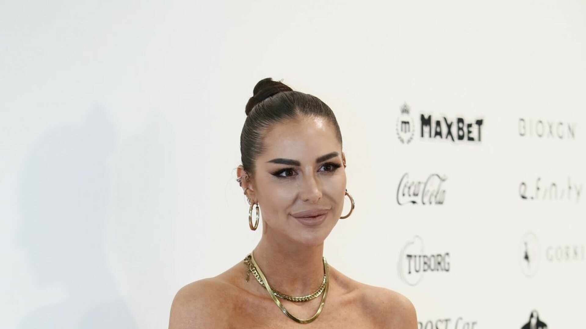 Omiljena balkanska influencerica u svjetlucajućem izdanju sve je ...