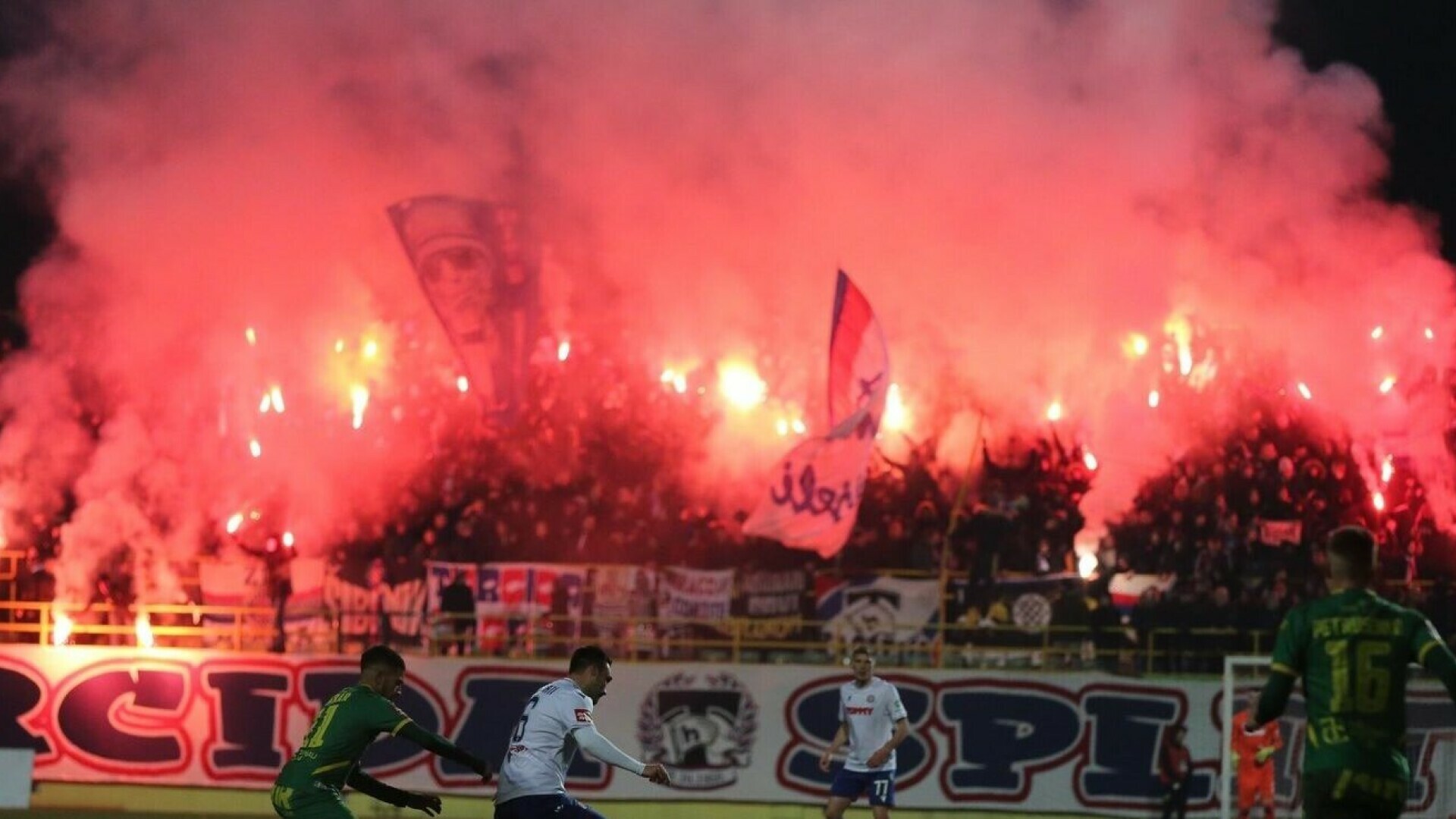 VIDEO Pogledajte kako je Torcida ispratila Hajdukove igrače nakon ...