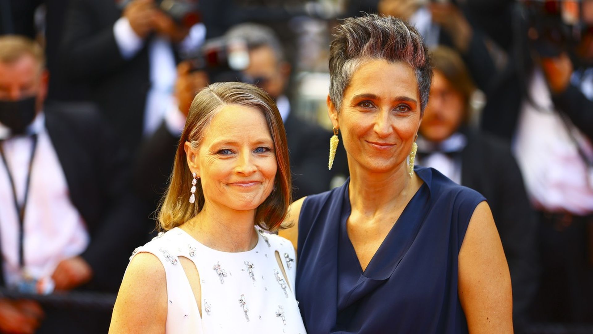 Samo godinu dana nakon što je obznanila da je gej, udala se za ženu ...