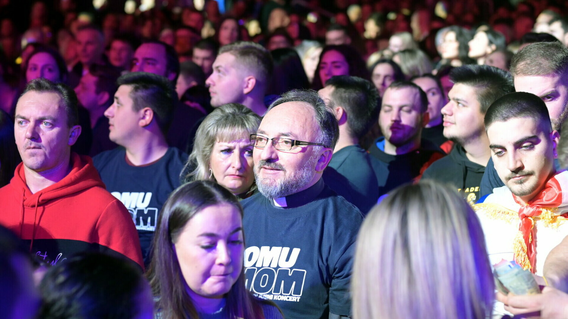 Pogledajte atmosferu s domoljubnog koncerta "Domu mom" u Areni Zagreb ...