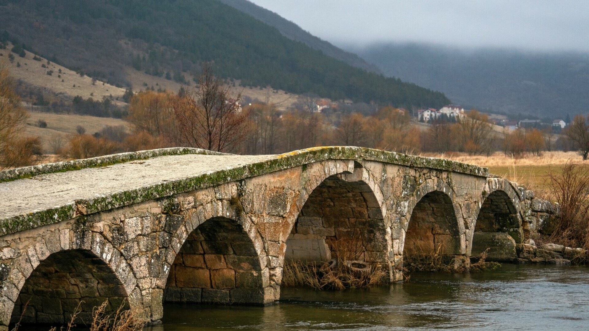 Put iz Salone: Najstariji most u susjedstvu koji uspravno stoji na ...