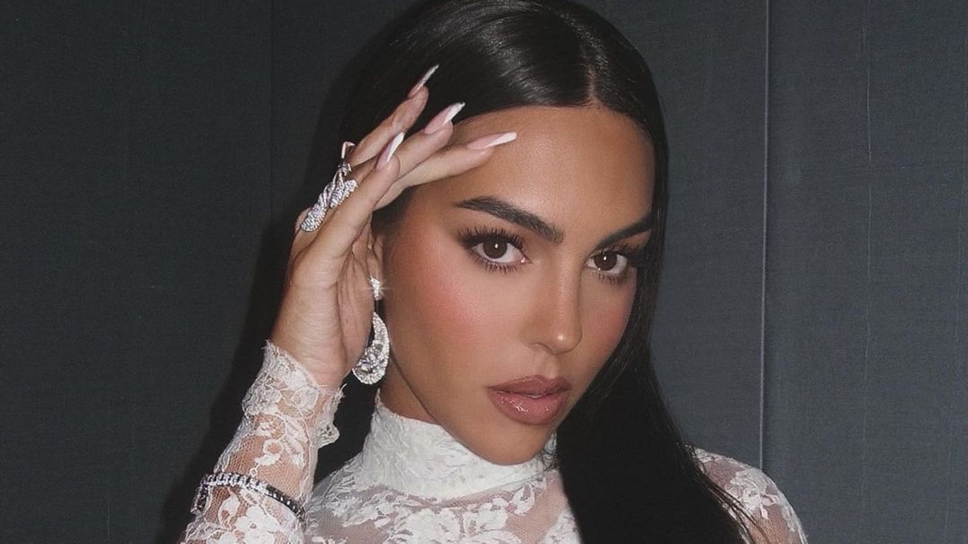 Lijepa Georgina zasjenila je svog Ronalda na važnom događanju, prorez ...