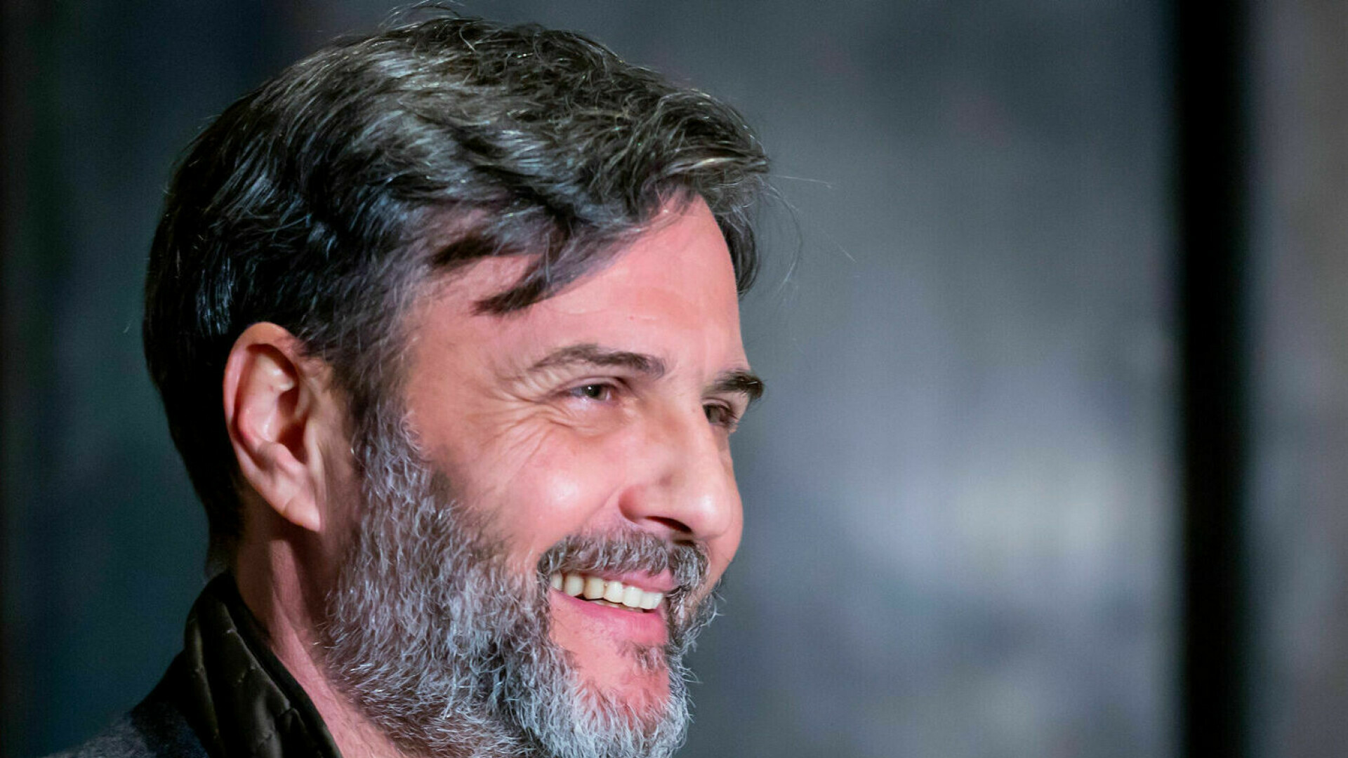 U Kumove stiže naš šarmantni glumac, kojeg pamtimo iz brojnih hit ...