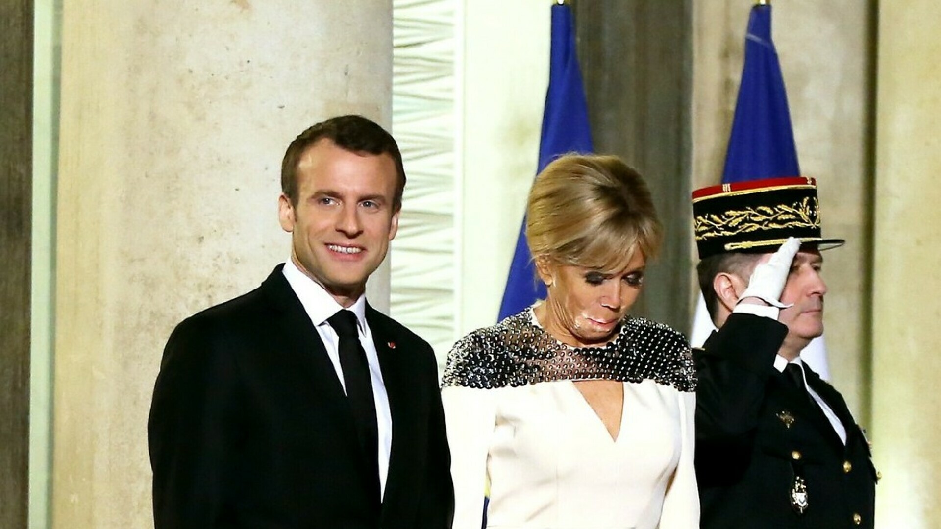 Brigitte Macron kontra pravila: Neočekivan model haljine za svečane prigode
