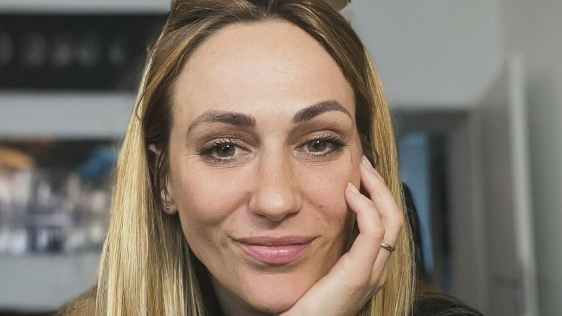 Naša pjevačica objavila fotografiju svoga zaokruženog trbuha u uskoj ...