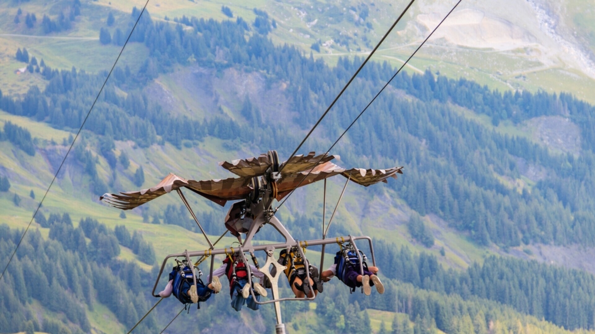 Orlov let: Pogledajte kako izgleda "vožnja" čeličnom pticom iznad planinskih vrhova