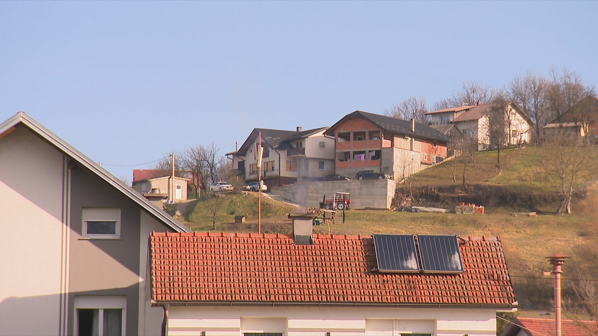 Kako je moguće da je umirovljenica naoružana do zuba? Susjedi su u šoku ...
