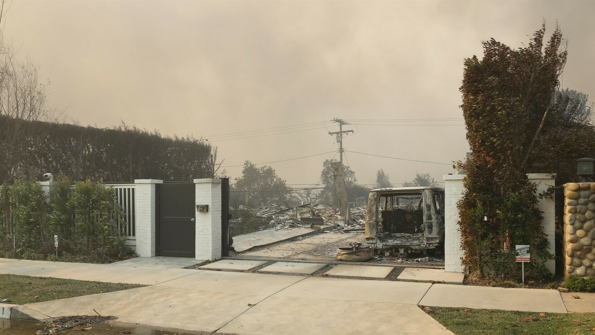 Ovo je sve što je ostalo od vile zvijezde "Top Guna", na ulazu u ...
