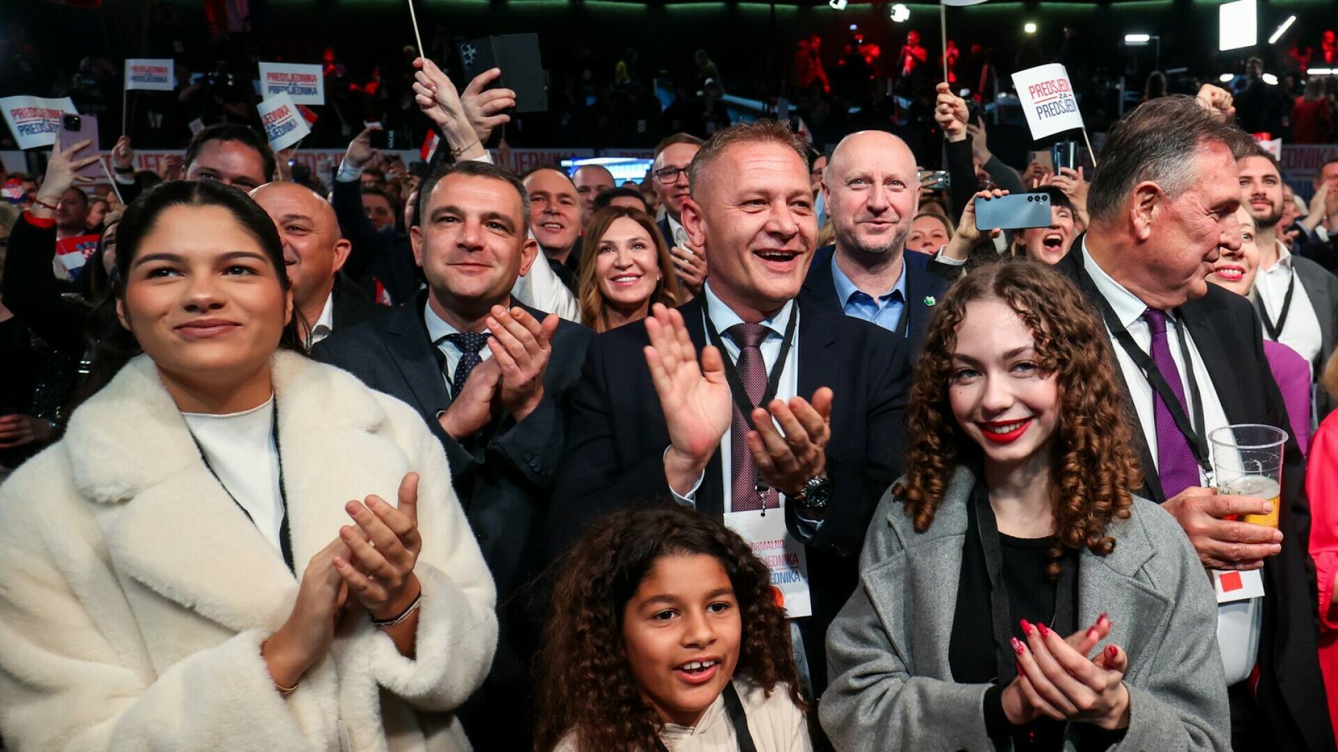 Krešo Beljak ponosno pokazao kćer, s njom je slavio pobjedu Zorana ...