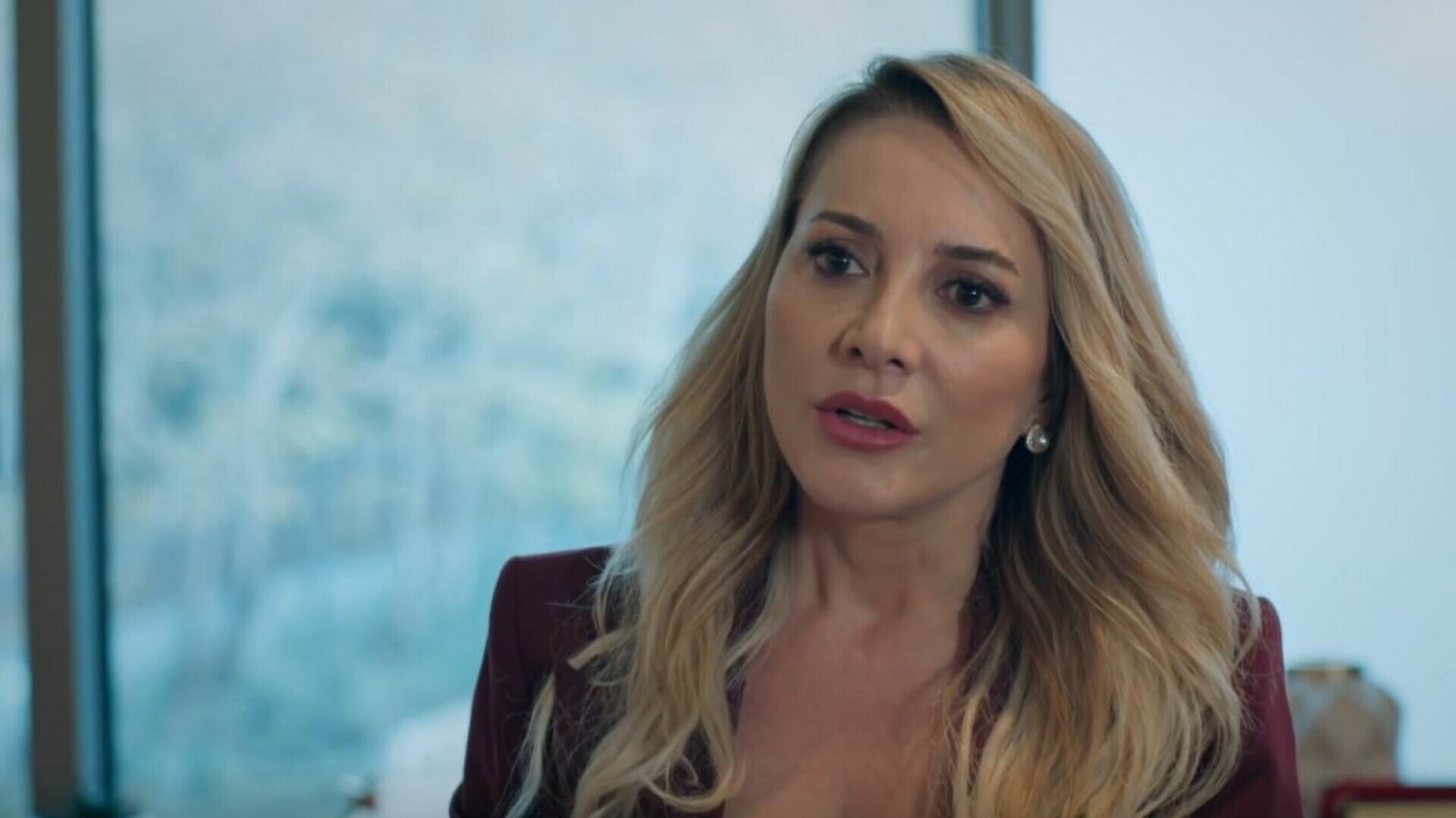 Ponovno podnosi veliku žrtvu da bi spasila svoju obitelj