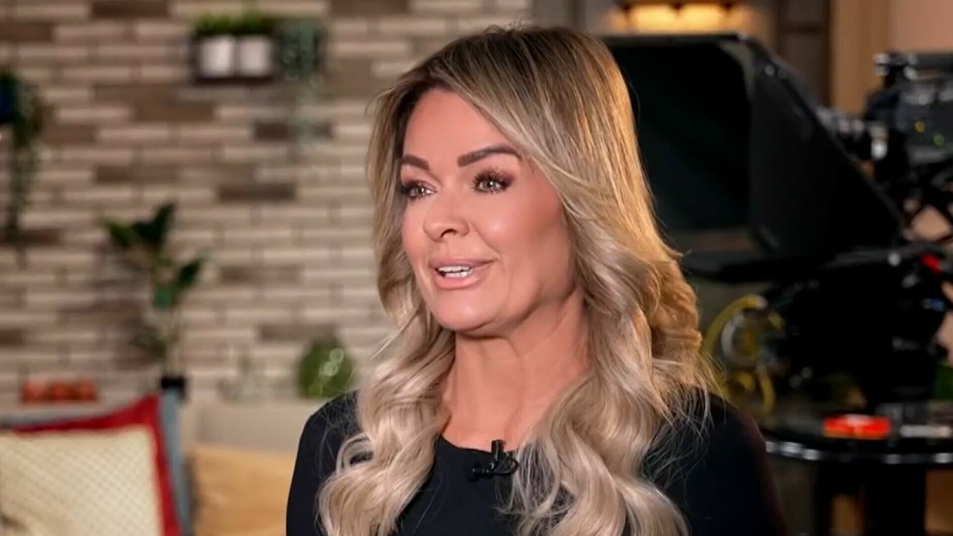 Minea se uoči Valentinova pohvalila poklonom od posebnog muškarca: "Kad ...