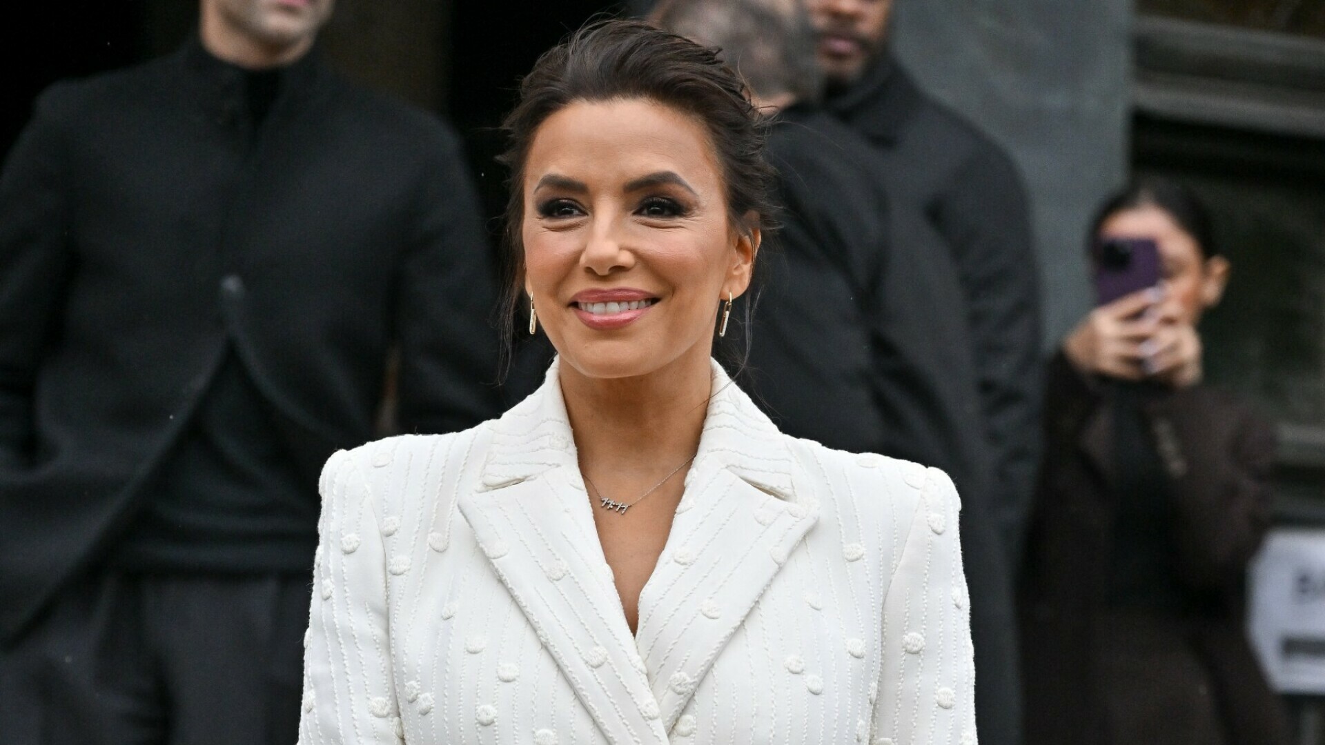 Eva Longoria u bijelom odijelu koje je sve, samo ne obično