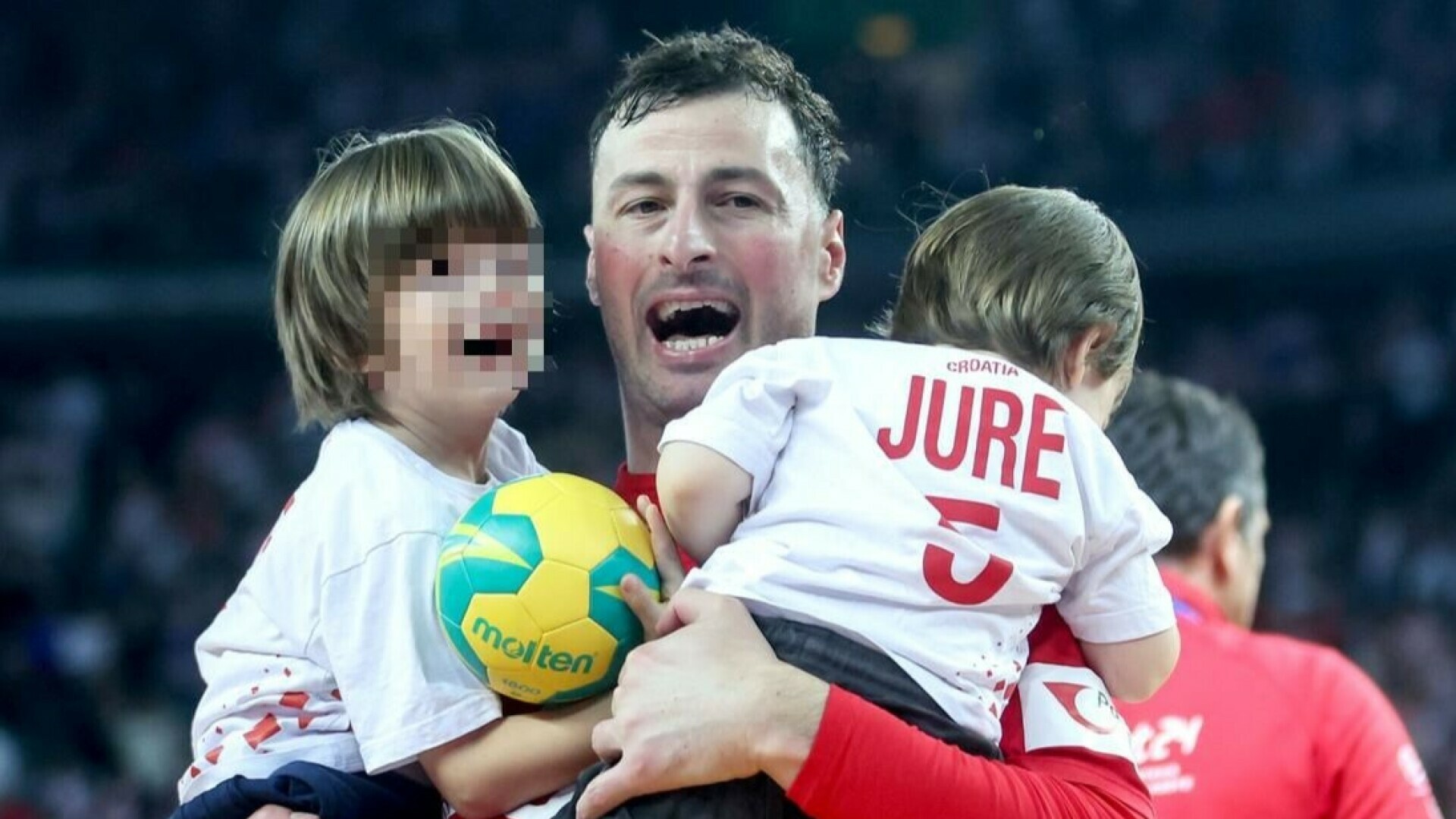 Domagoj Duvnjak sa sinovima slavio povijesnu pobjedu Hrvatske nad Francuskom!