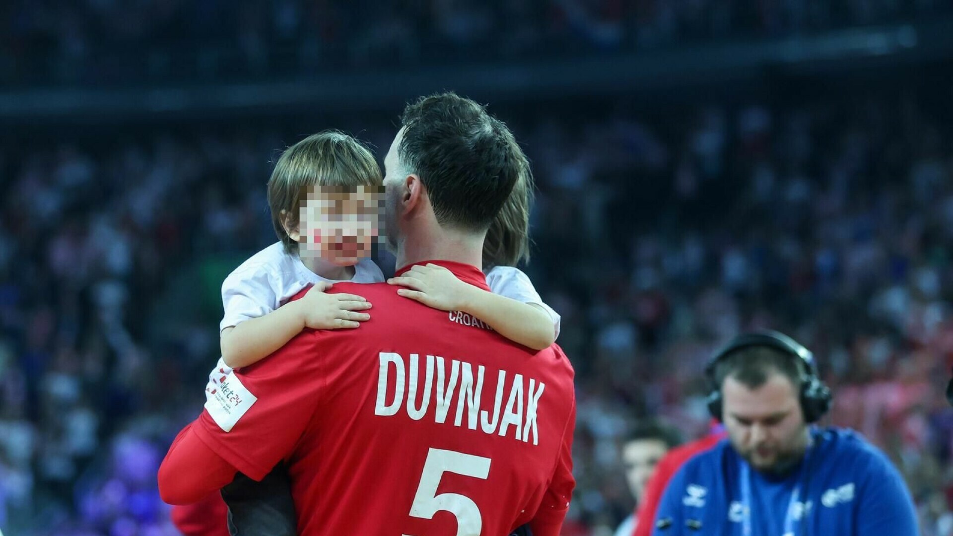 Domagoj Duvnjak sa sinovima slavio povijesnu pobjedu Hrvatske nad ...