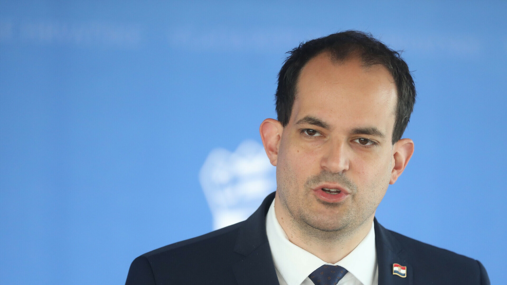 Malenica: "Nije točno da neki službenici rade za 500 eura. Tražimo ...