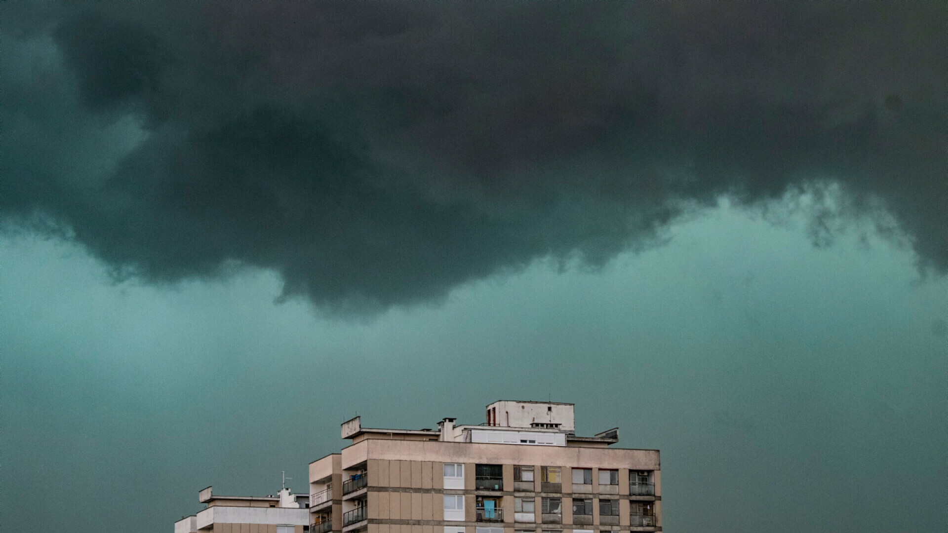 FOTO Pogledajte armagedon nad Zagrebom: Ovako je izgledalo nebo prije ... FOTO Pogledajte armagedon nad Zagrebom: Ovako je izgledalo nebo prije ...