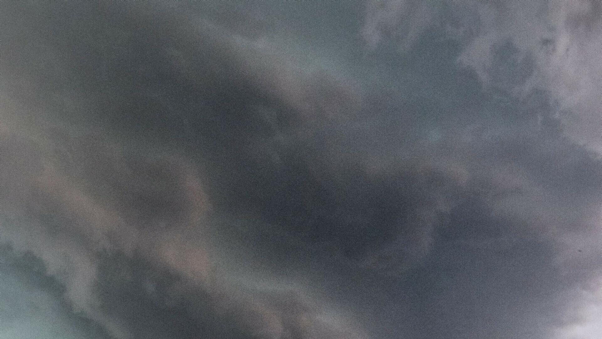 FOTO Pogledajte armagedon nad Zagrebom: Ovako je izgledalo nebo prije ... FOTO Pogledajte armagedon nad Zagrebom: Ovako je izgledalo nebo prije ...