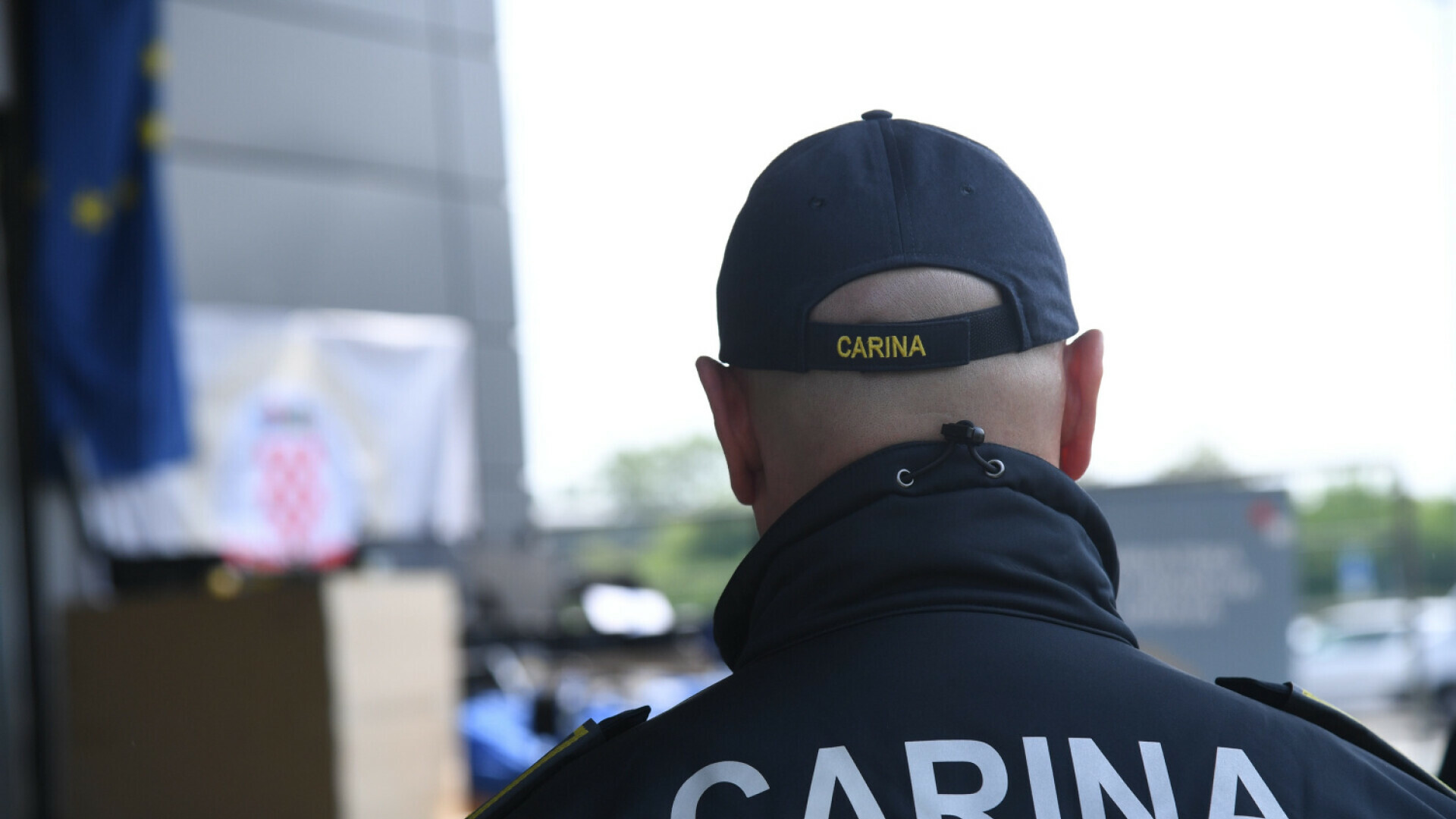 Oglasila se Carinska uprava o zabrani uvoza knjiga iz Srbije na ćirilici