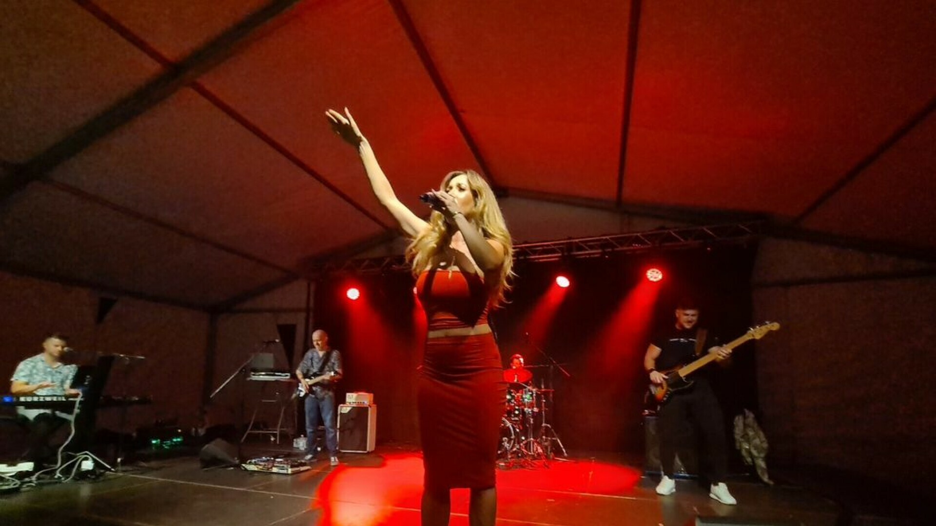 Lidija Bačić opet provocira, a obožavatelji uživaju u savršenom pogledu ...
