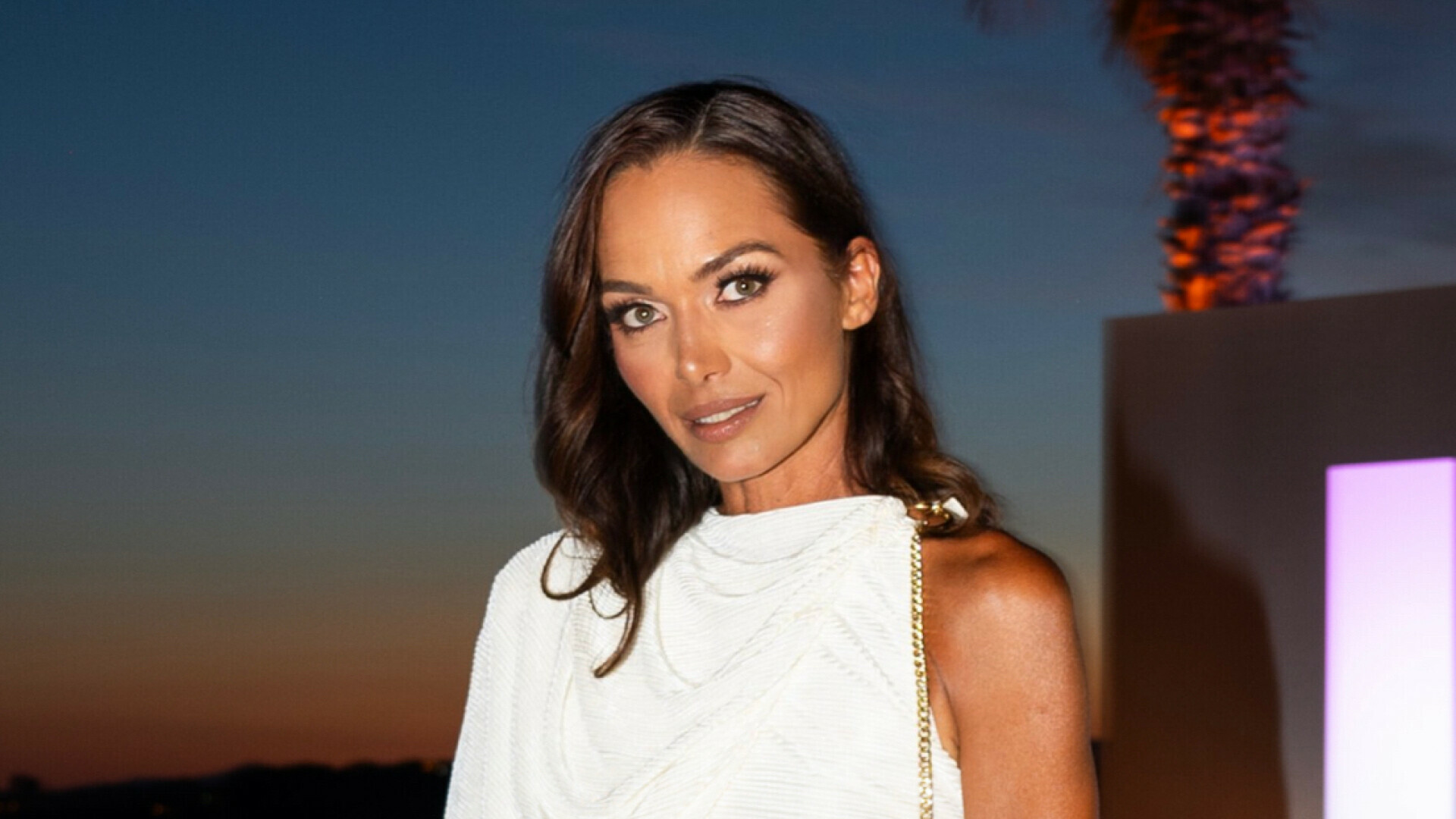 Fani Čapalija: Glamurozne štikle u boji koja tako dobro ističe ...