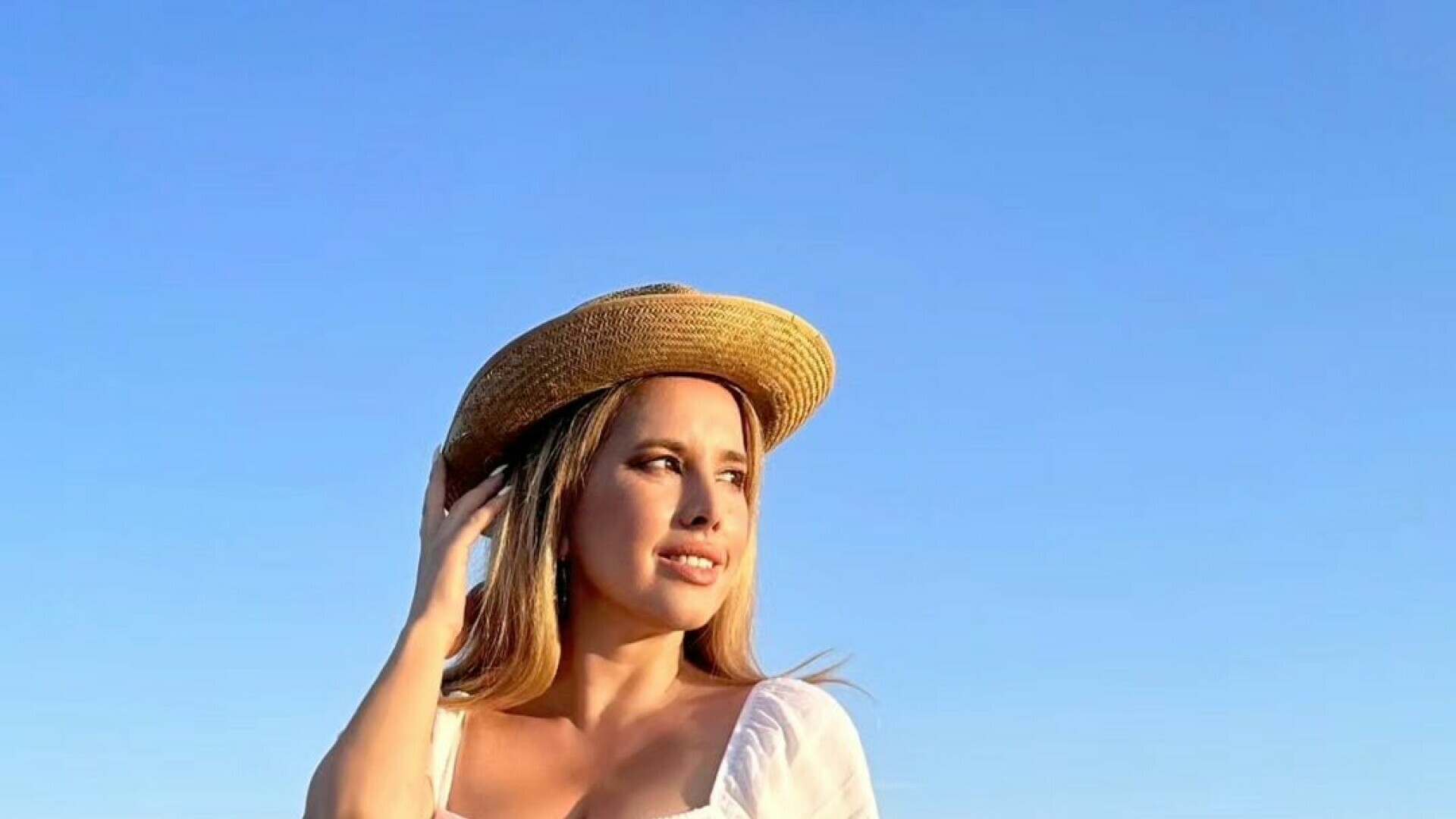 Nives Celzijus u tanga-bikiniju upijala je zrake sunca pa pokazala kako provodi svoje slobodno ...