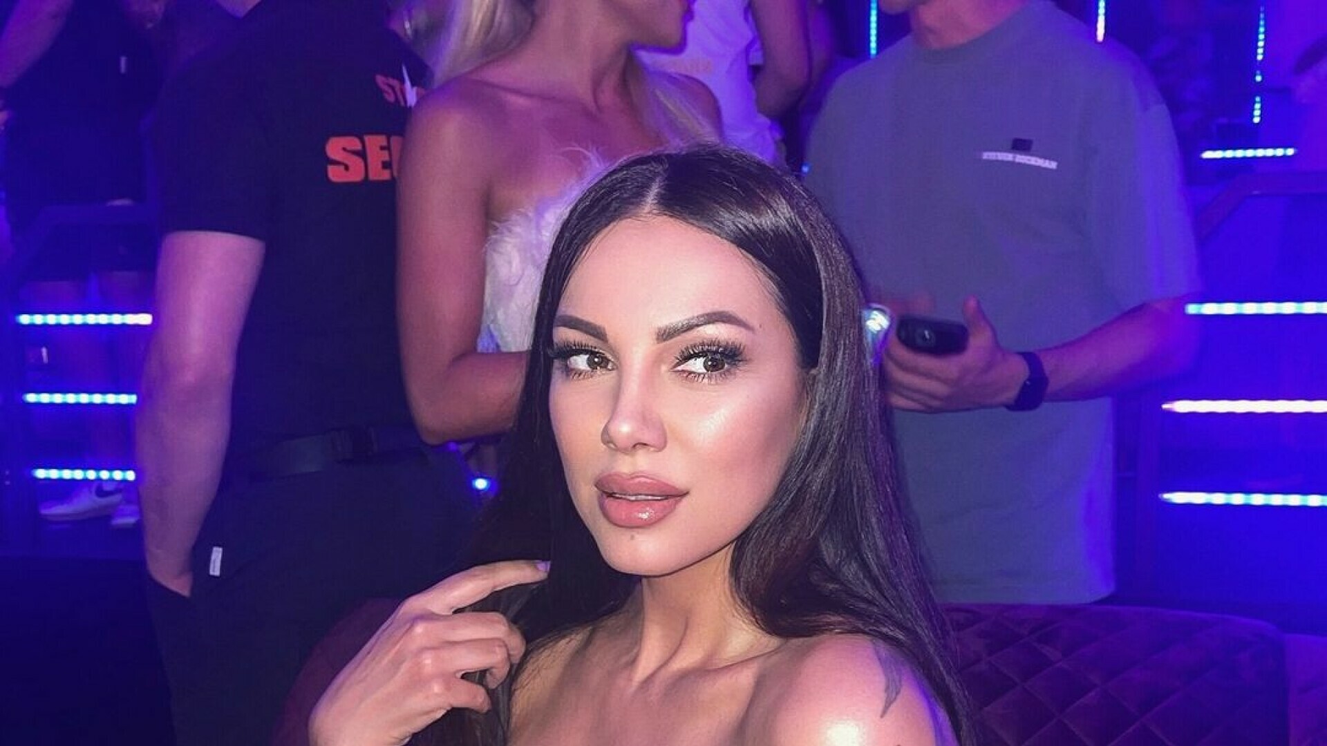 Mini haljina Žanamari Perčić istaknula je njezin bujni dekolte i noge ...