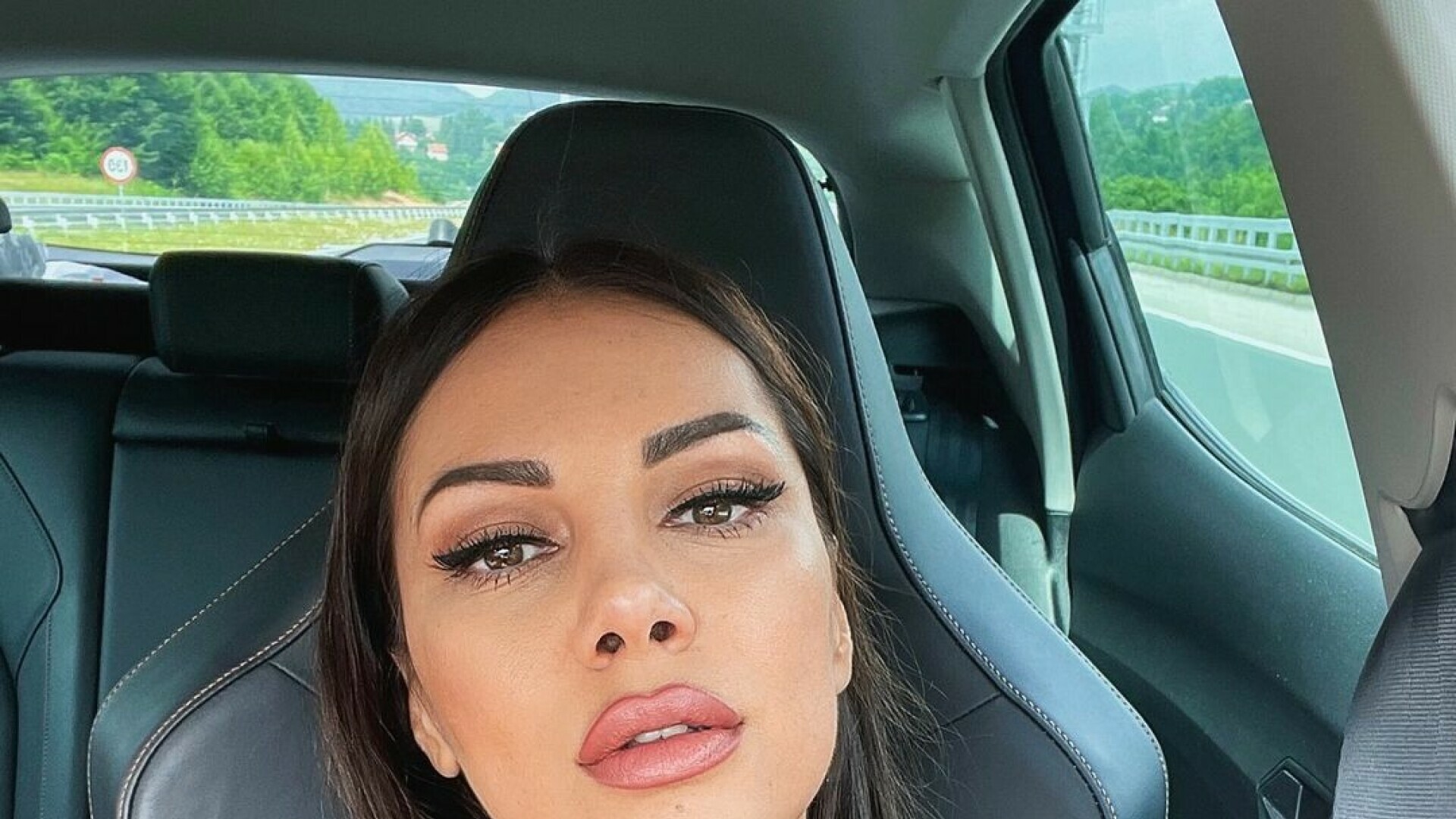 Mini haljina Žanamari Perčić istaknula je njezin bujni dekolte i noge ...