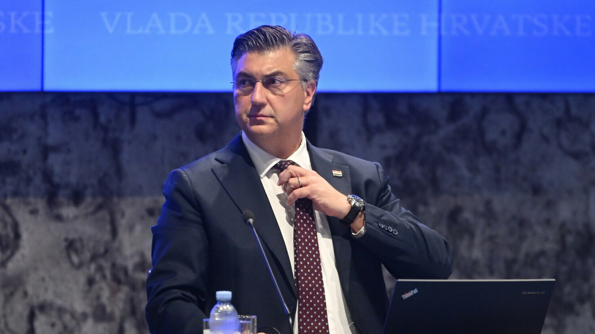 Traže se rezovi, ali oni će dobiti povišicu! Premijeru, predsjedniku i ...