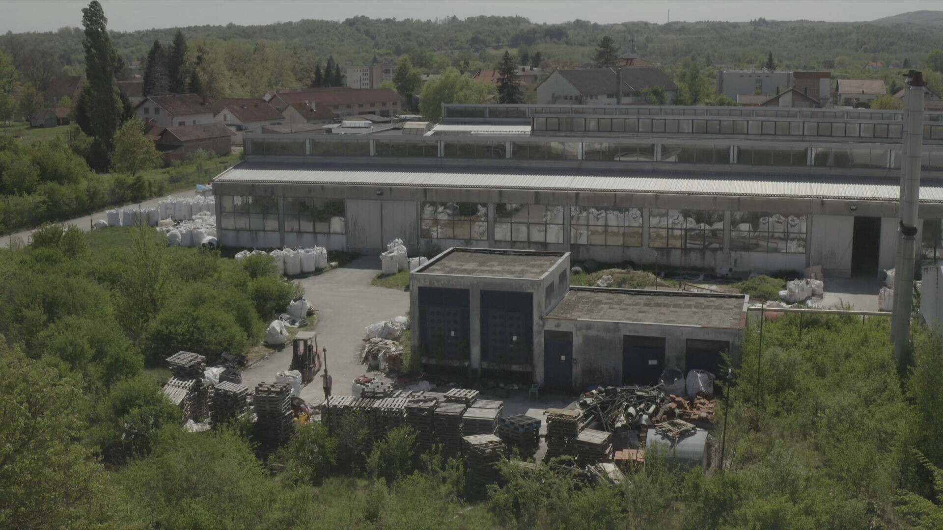 Nemaju dozvolu, a tope i prerađuju plastiku u središtu mjesta: "Županija je kriva za trovanje ...