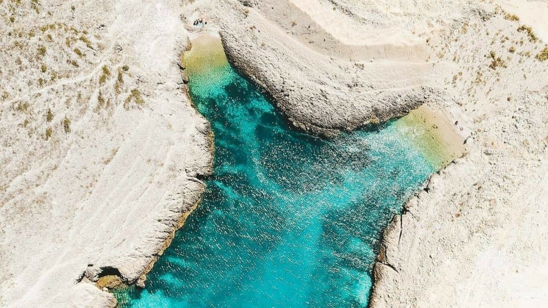 Uvala kod Zadra ima oblik dupinova repa, a more je kristalno čisto