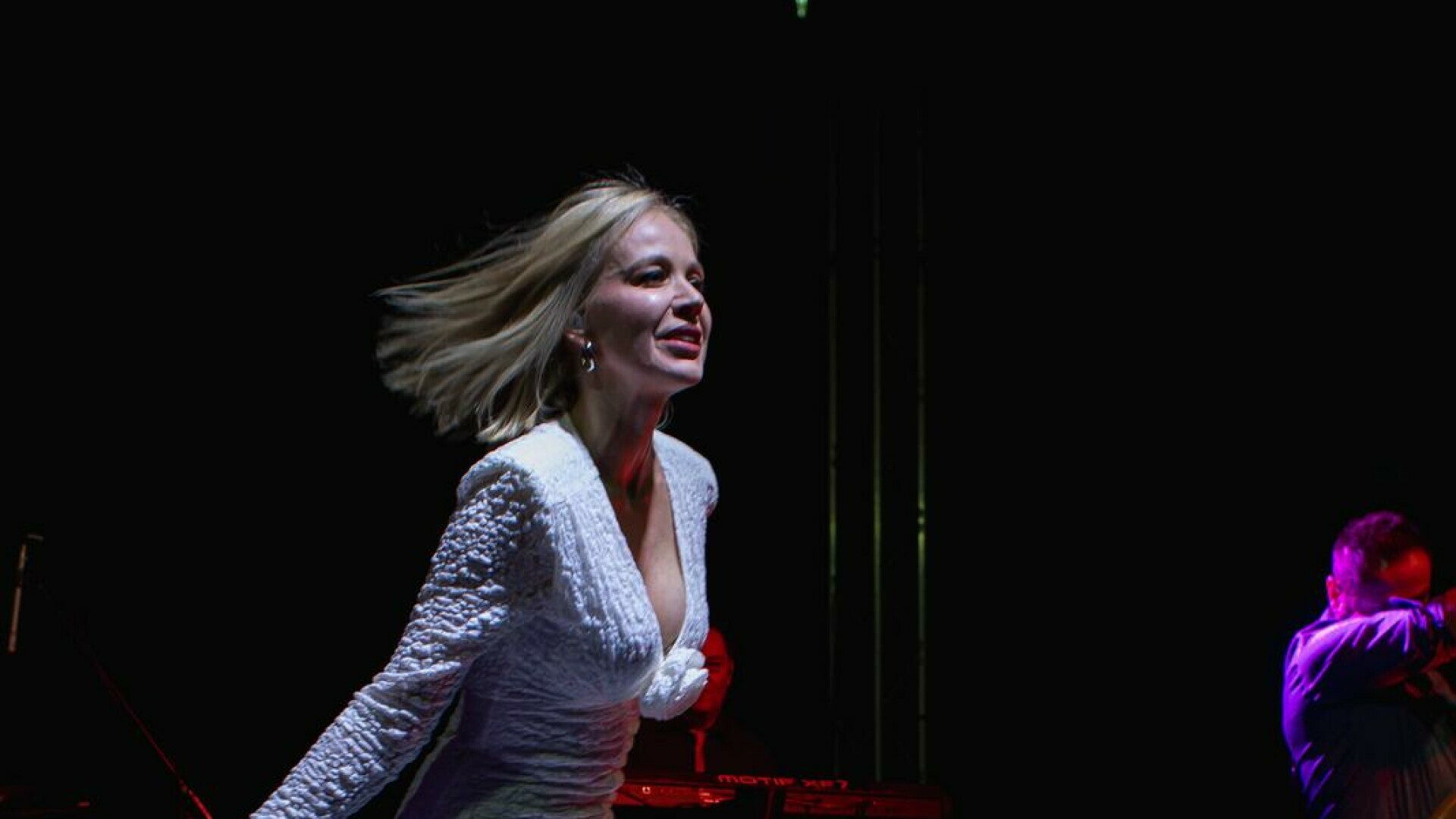 Jelena Rozga u sve kraćim haljinicama lako plijeni poglede, iz godine u ...